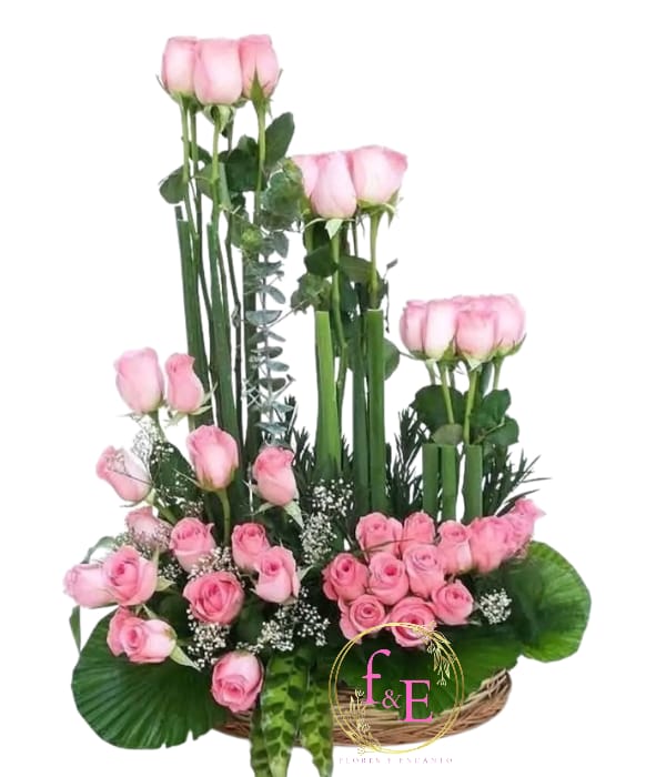 Arreglo Dulce Elevación Rosada. - Flores y Encanto